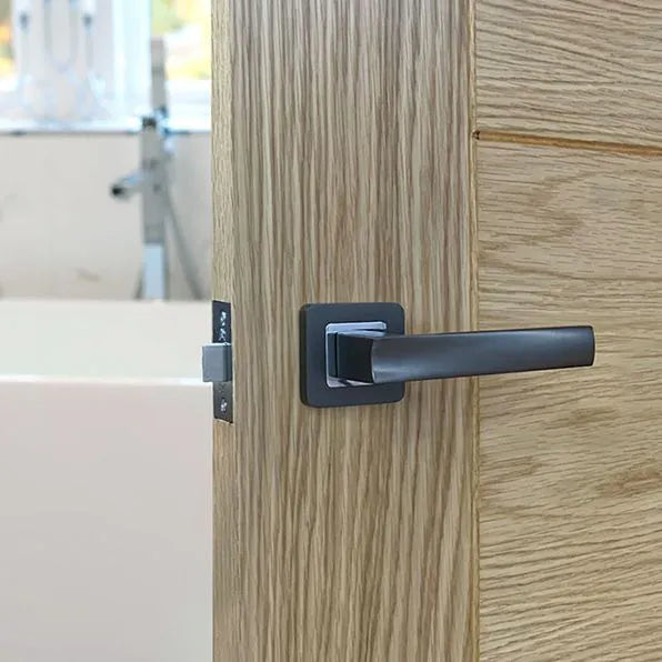 JB Kind Rushmore Shaker White Primed Clear Glass Internal Door - 1981m ...